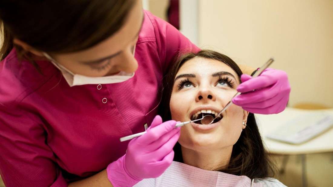 Do Your Gums Swell When Wisdom Teeth Come In? Signs & Relief Tips ...